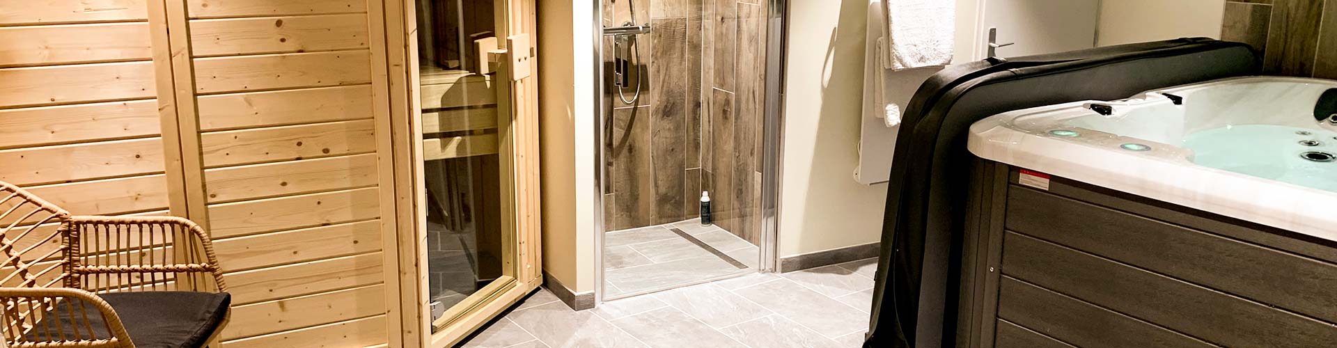 Espace bien-être avec Jacuzzi et Sauna sec au Domaine Jean Got - Gîte